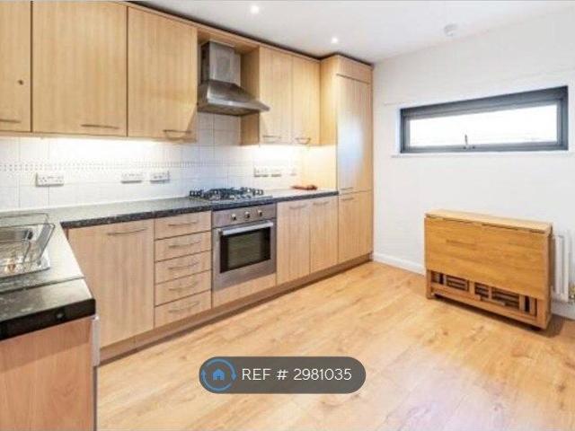 Hampton House, London SW8, 1 bed flat to rent, £2,300 pcm | PrimeLocation