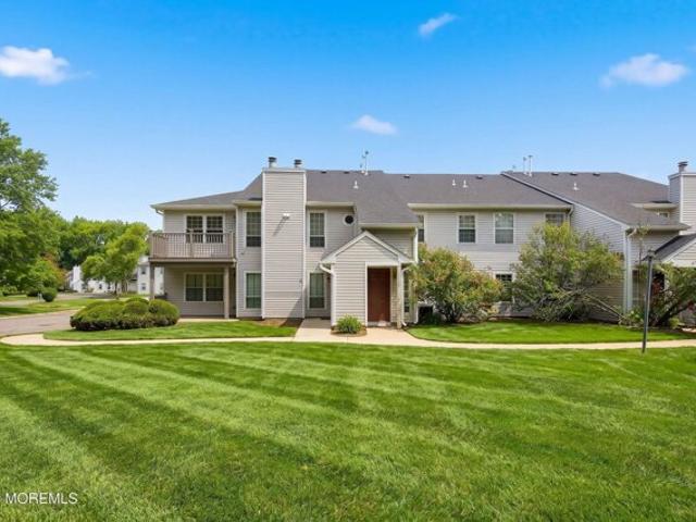 Hampton Pl, Morganville, Condo For Sale