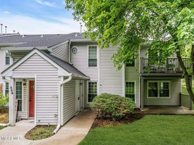 Hampton Pl, Morganville, Condo For Sale