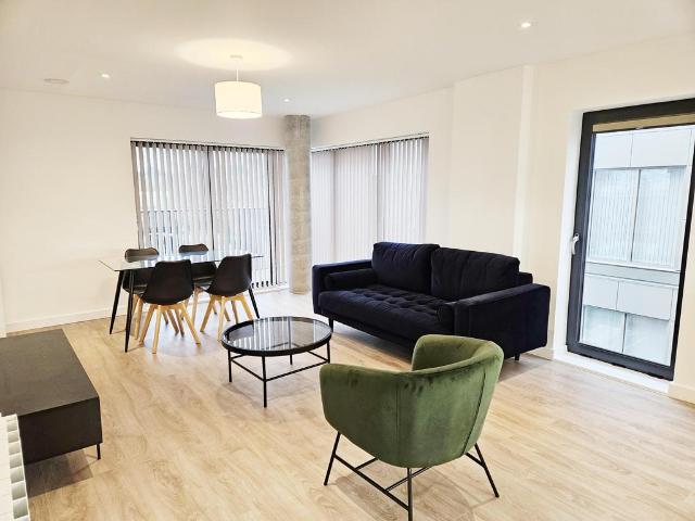 Hampton Place, Ashford, Ashford, TN23 2 bed flat to rent £1,425 pcm £329 pw
