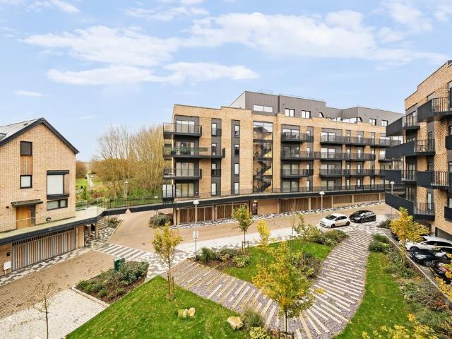 Hampton Place, Ashford, TN23 2 bed flat to rent £1,540 pcm £355 pw