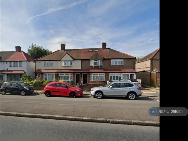 Hampton Road West, Feltham, TW13 2 bed terraced house to rent £1,850 pcm £427 pw