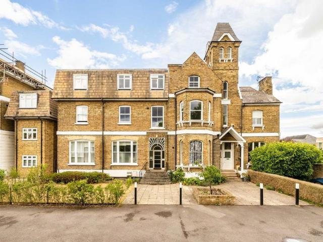 Hampton Road, Teddington TW11 1 bed flat to rent £1,650 pcm £381 pw