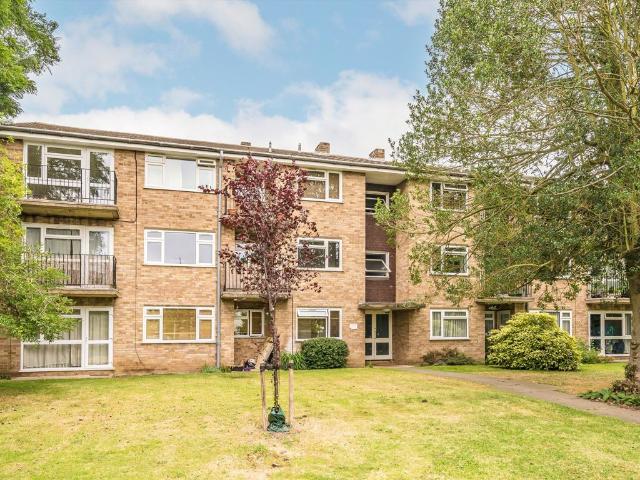 Hampton Road, Teddington TW11, 2 bed flat to rent, £1,700 pcm | PrimeLocation