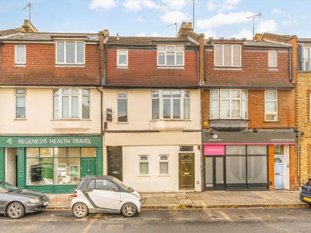 Hampton Road, Twickenham TW2, 2 bed flat to rent, £2,100 pcm | PrimeLocation