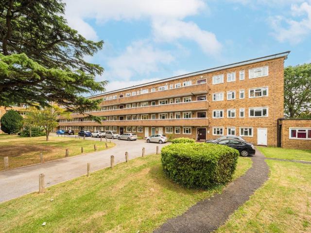 Hampton Road, Twickenham TW2, 2 bed flat to rent, £2,200 pcm | PrimeLocation