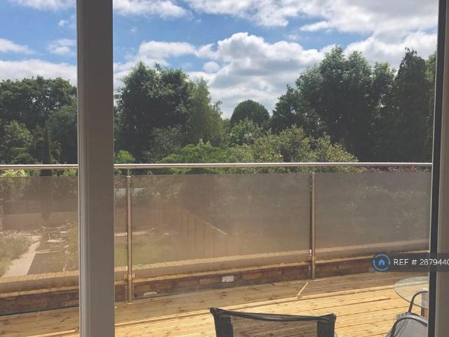 Hampton Road, Twickenham, TW2 6 bed semi detached house to rent £4,000 pcm £923 pw