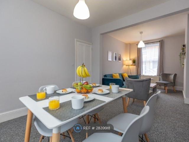Hampton Street, Northampton NN1, 2 bed terraced house to rent, £2,500 pcm | PrimeLocation