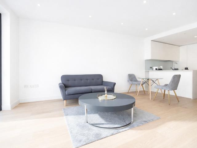 Hampton Tower, Marsh Wall, London E14, 1 bed flat to rent, £2,850 pcm | PrimeLocation