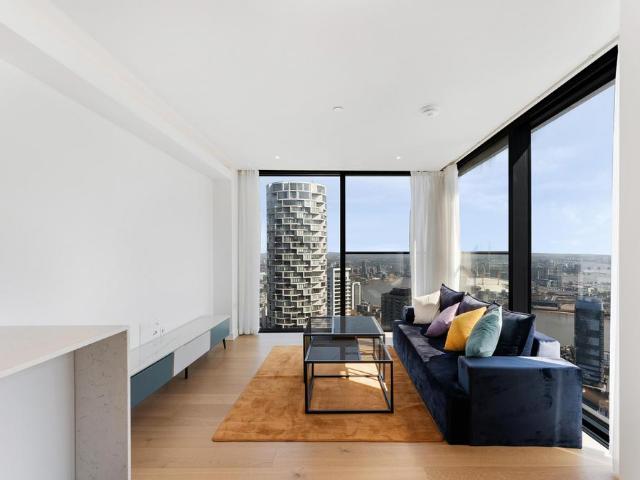 Hampton Tower, Marsh Wall, London, E14 2 bed flat to rent £4,637 pcm £1,070 pw