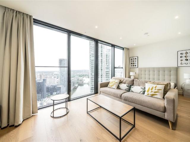 Hampton Tower, Canary Wharf E14, Studio to rent, £2,600 pcm | PrimeLocation