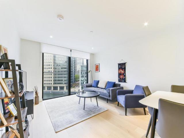Hampton Tower, South Quay Plaza. 1 bed apartment to rent £2,947 pcm £680 pw