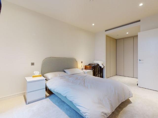 Hampton Tower, 75 Marsh Wall, London E14, 1 bed flat to rent, £3,200 pcm | PrimeLocation