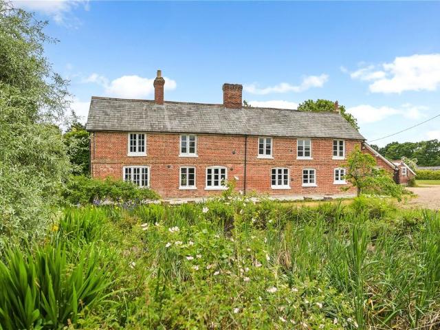 Hamptworth, Salisbury, Wiltshire, SP5 4 bed detached house to rent £4,500 pcm £1,038 pw