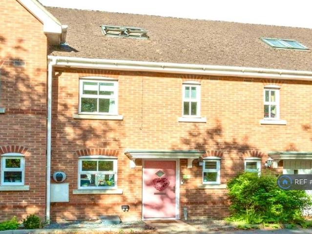 Hams Corner, Hook, RG27 3 bed terraced house to rent £1,950 pcm £450 pw