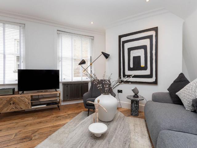 Hanway Place, London W1T, 2 bed flat to rent, £6,000 pcm | PrimeLocation