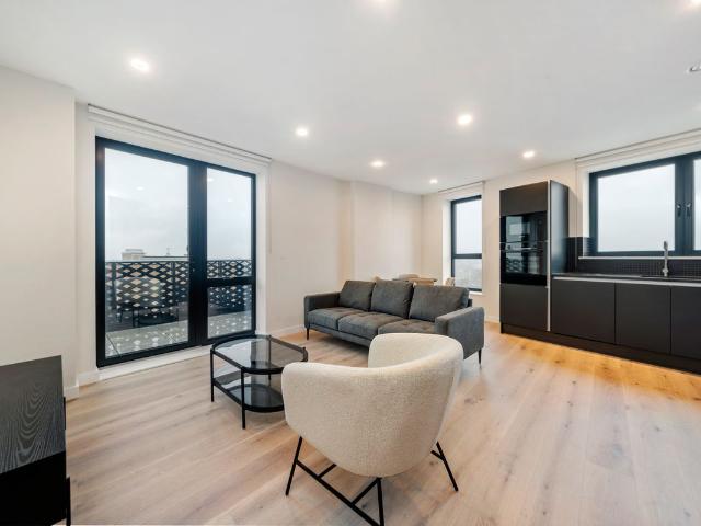 Hanwell Square, London W7, Hanwell, 2 bed flat to rent, £2,350 pcm | PrimeLocation