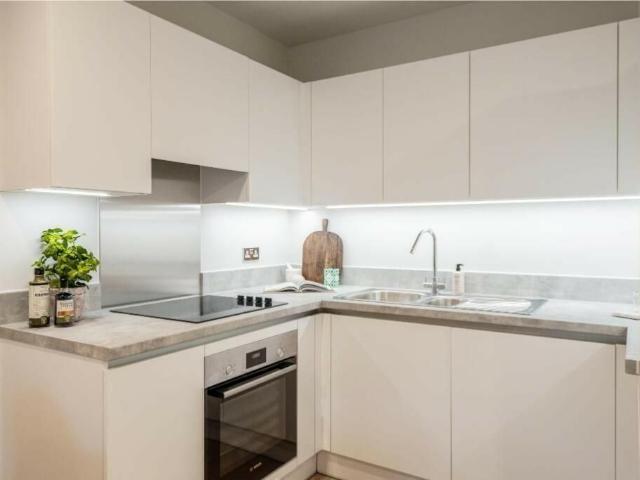 Hanwell Square, London W7, Hanwell, Studio to rent, £1,700 pcm | PrimeLocation