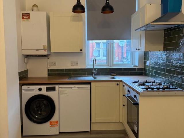 Hanwell, W7 2 bed flat to rent £1,600 pcm £369 pw