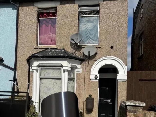 Hanwell W7, 6 bed terraced house to rent, £4,000 pcm | PrimeLocation