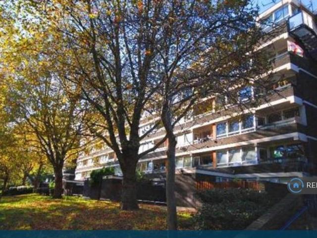 Hanworth House, London, SE5 3 bed flat to rent £3,300 pcm £762 pw