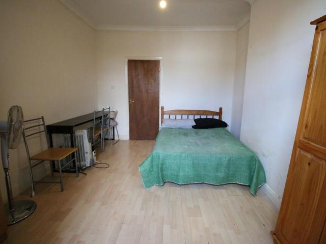 Hanworth Road, HOUNSLOW, Middlesex, TW3 Studio to rent £1,000 pcm £231 pw