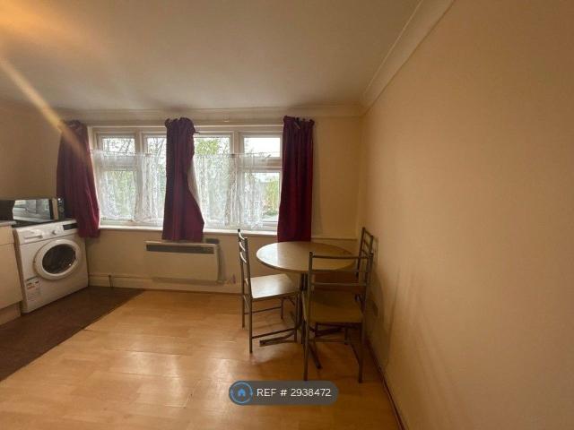 Hanworth Road, Hounslow TW3, 1 bed flat to rent, £1,450 pcm | PrimeLocation