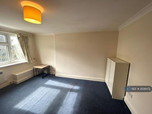 Hanworth Road, Hounslow, TW3 1 bed flat to rent £1,450 pcm £335 pw