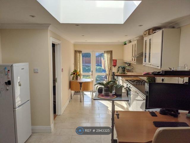 Hanworth Road, Hounslow TW3, 1 bed flat to rent, £1,650 pcm | PrimeLocation