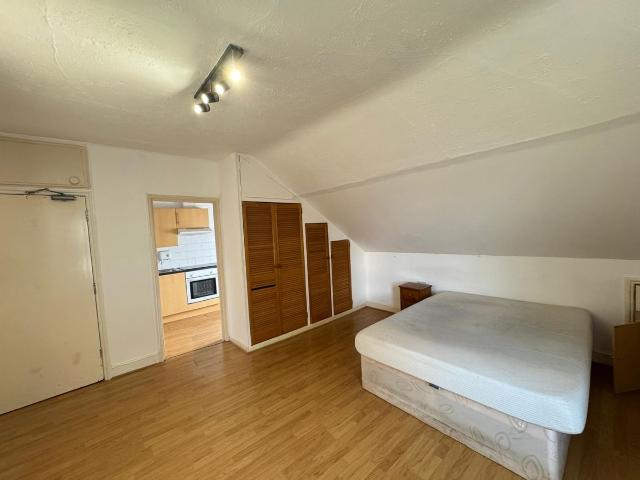Hanworth Road, Hounslow TW3, Studio to rent, £995 pcm | PrimeLocation