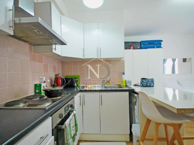 Hanworth Road, Hounslow, TW3 Studio to rent £1,275 pcm £294 pw