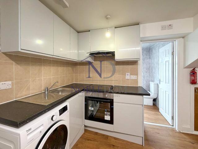 Hanworth Road, Hounslow TW3, Studio to rent, £1,275 pcm | PrimeLocation