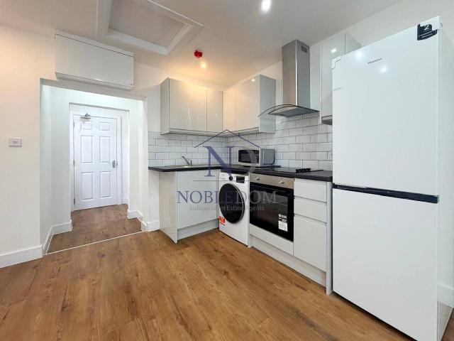 Hanworth Road, Hounslow TW3, Studio to rent, £1,295 pcm | PrimeLocation