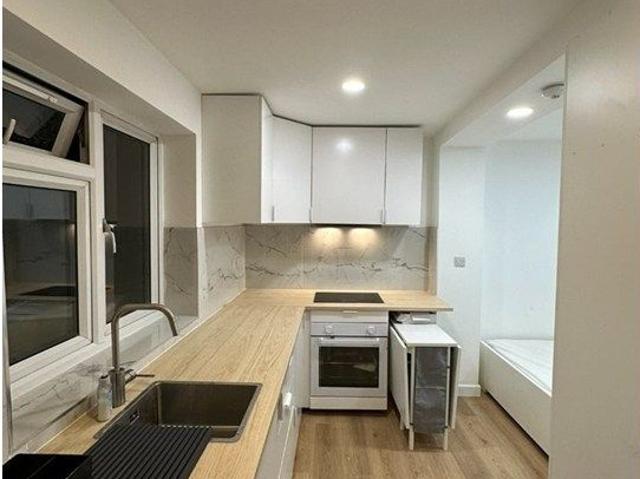 Hanworth Road, Hounslow TW3, Studio to rent, £1,200 pcm | PrimeLocation