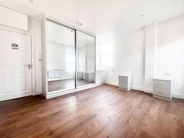 Hanworth Road, Hounslow TW3, Studio to rent, £1,400 pcm | PrimeLocation