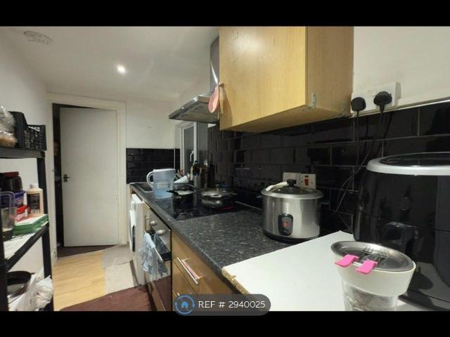 Hanworth Road, Hounslow TW4, 2 bed flat to rent, £1,535 pcm | PrimeLocation