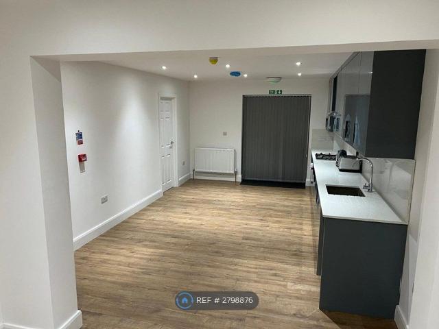 Hanworth Road, Hounslow TW4, Room to rent, £700 pcm | PrimeLocation
