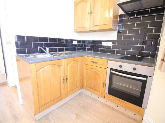Hanworth Road, Hounslow TW4, Studio to rent, £975 pcm | PrimeLocation