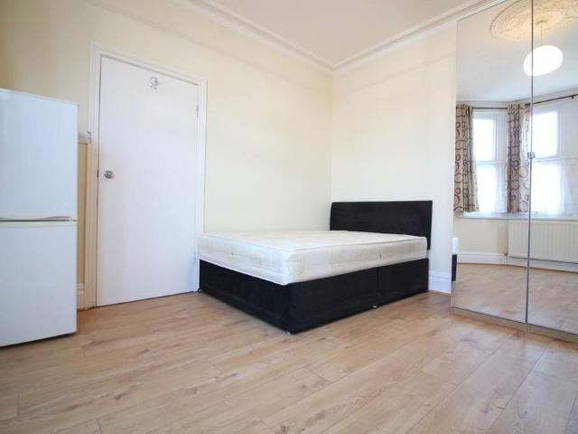 Hanworth Road, Hounslow