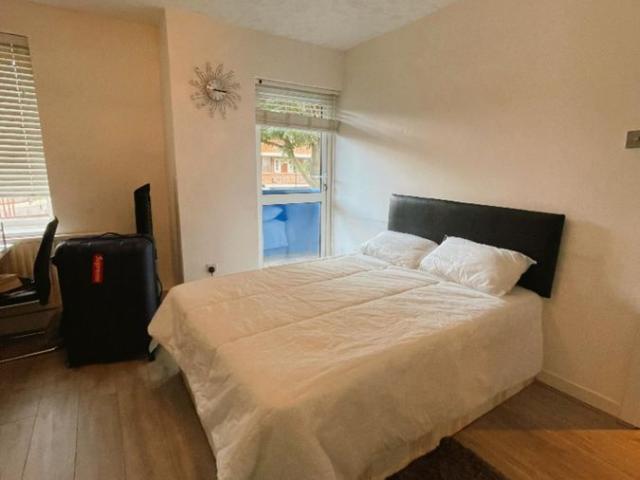 Hanbury Street, London E1, Room to rent, £1,290 pcm | PrimeLocation