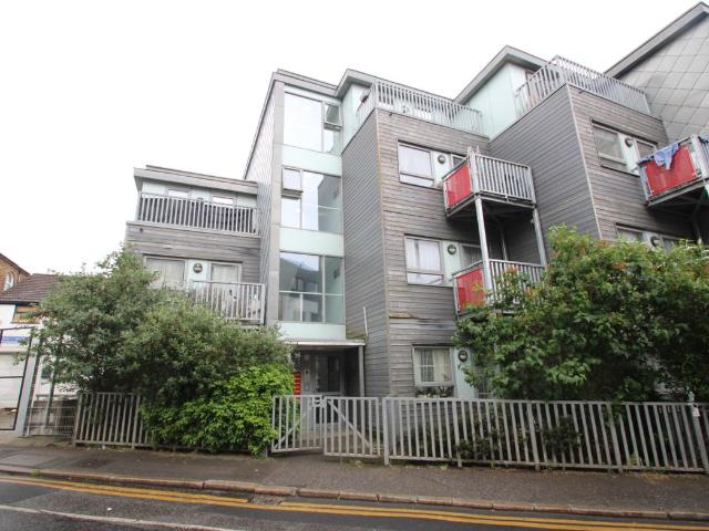 Handcroft Road, Croydon CR0, 2 bed flat to rent, £1,600 pcm | PrimeLocation