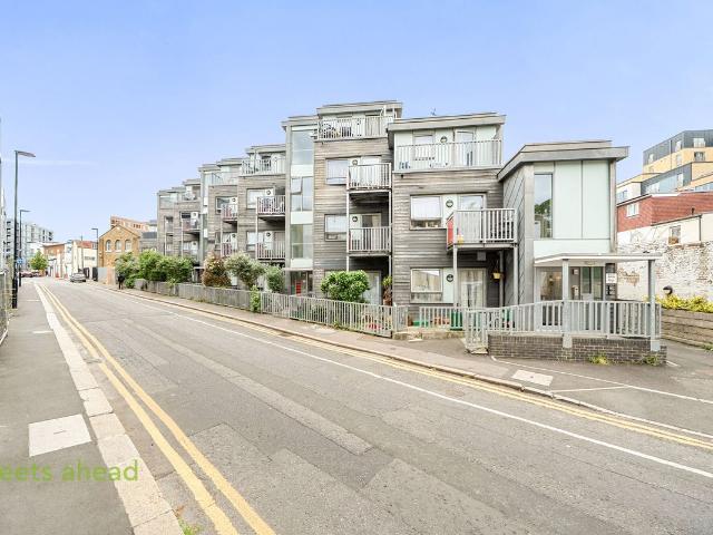 Handcroft Road, Croydon CR0, 2 bed flat to rent, £1,600 pcm | PrimeLocation
