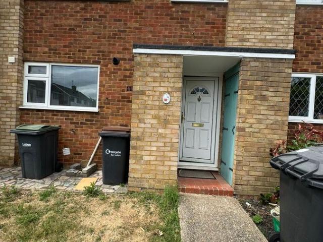 Handcross Road, Luton LU2, 3 bed terraced house to rent, £1,700 pcm | PrimeLocation