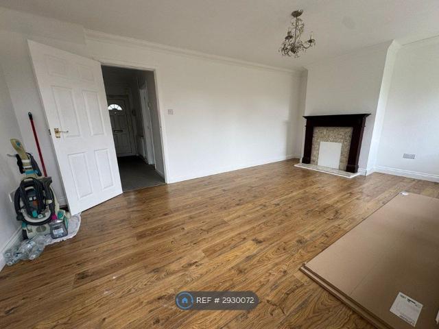 Handcross Road, Luton LU2, 3 bed terraced house to rent, £1,650 pcm | PrimeLocation