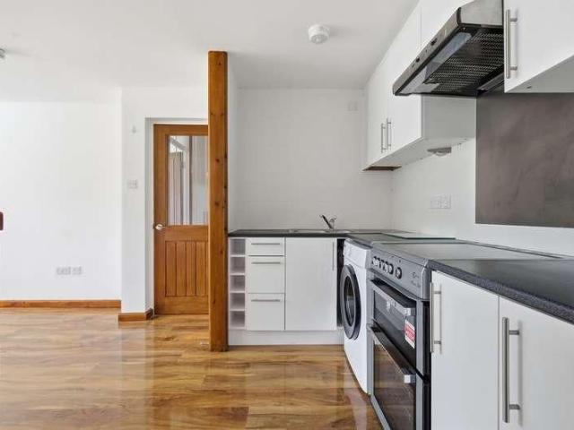 Handcross Road, Luton, LU2