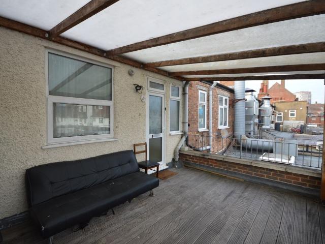 Handel Parade, Whitchurch Lane, Edgware HA8, 2 bed flat to rent, £1,600 pcm | PrimeLocation