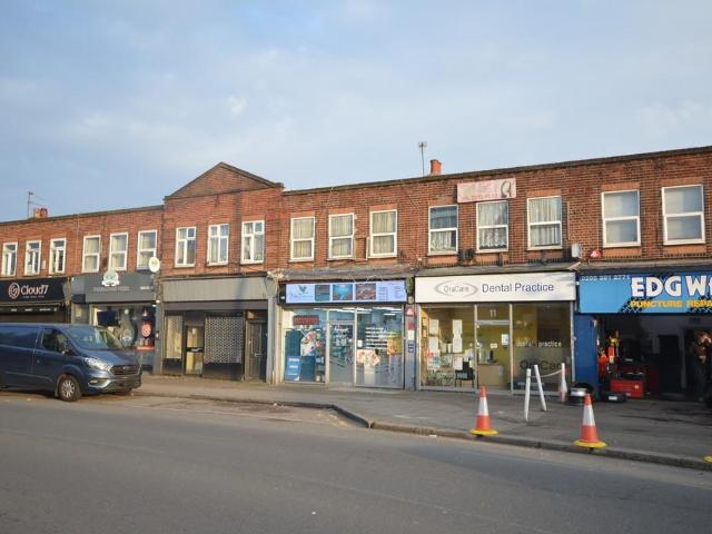 Handel Parade, Whitchurch Lane, Edgware 2 bed flat to rent £1,550 pcm £358 pw