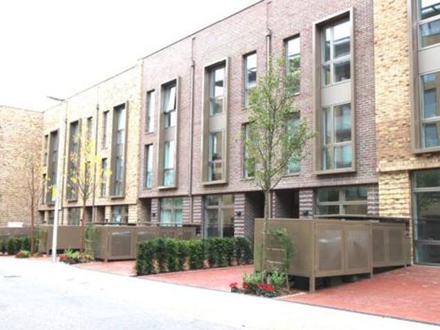 Handley Drive, London, 4 Bedroom Terraced
