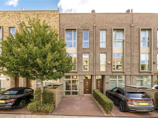 Handley Drive, London, SE3 3 bed terraced house to rent £3,350 pcm £773 pw
