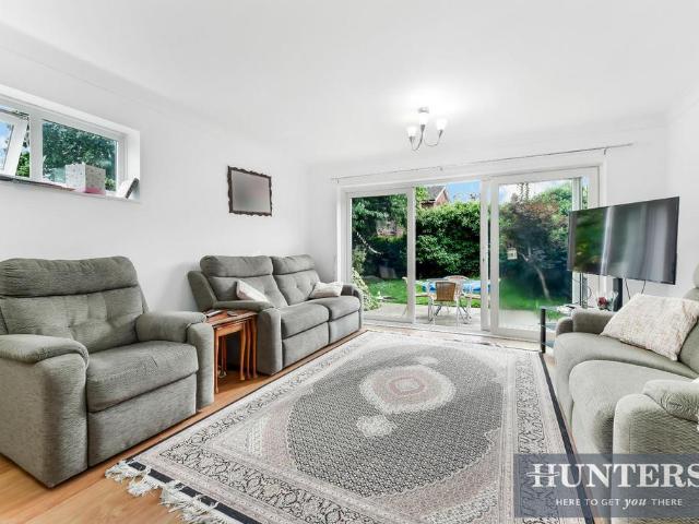Handside Close, Worcester Park, KT4 8QG 3 bed end of terrace house to rent £2,300 pcm £531 pw